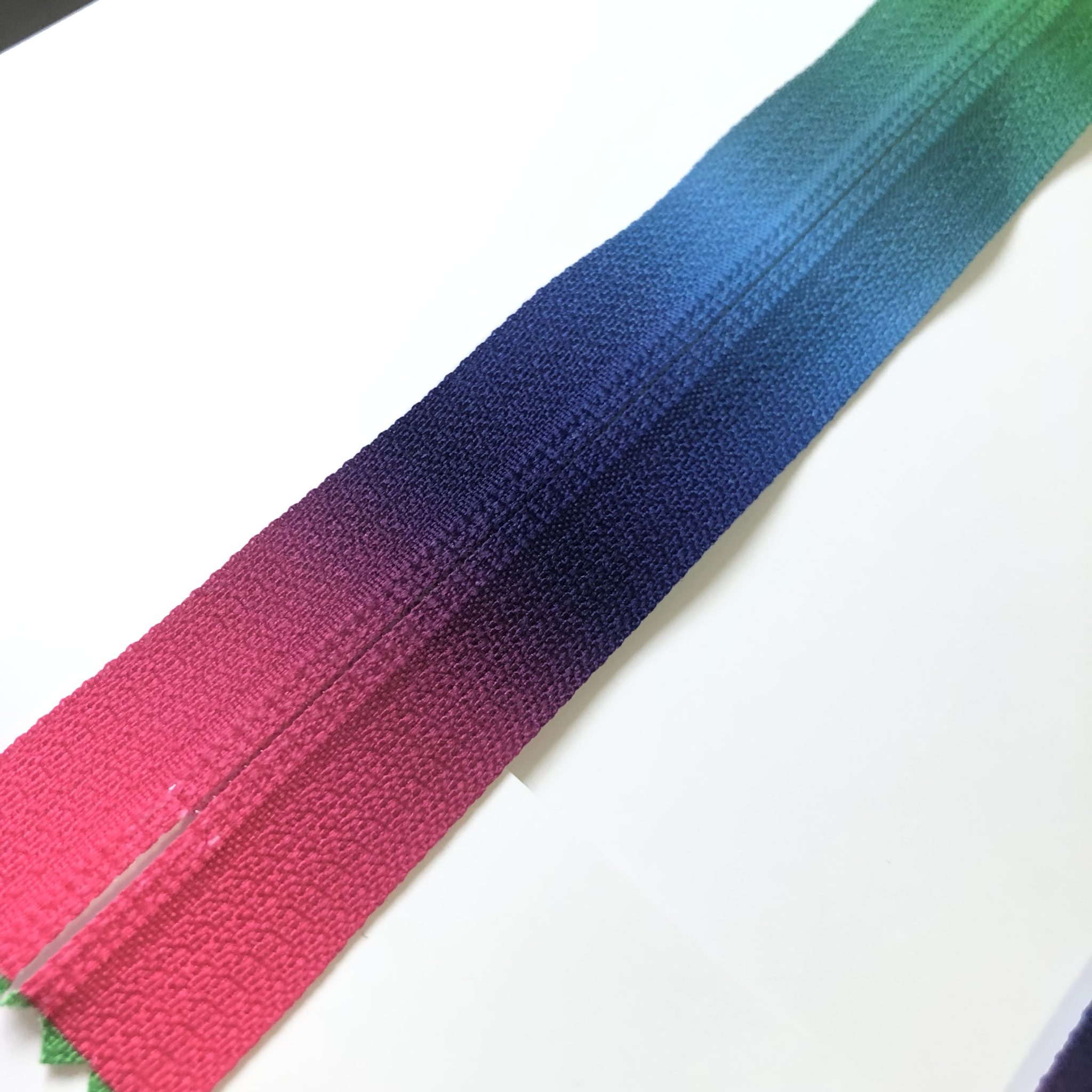 オリジナルデザインのファスナーが作れる！YKKプリントファスナー「PRIFAプリファ」について解説します！ | ApparelX News